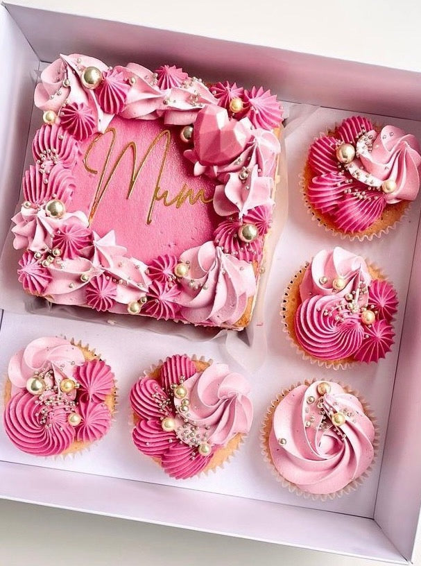 Mum Script Cake Charm – XOXO Design